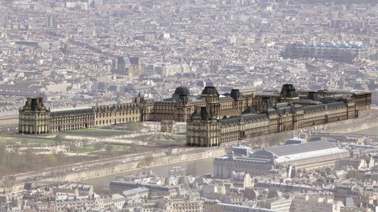 La historia del Louvre